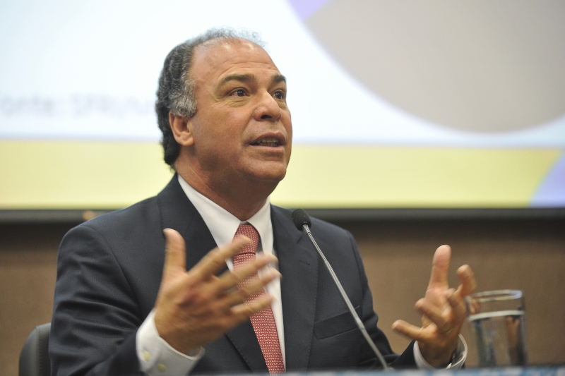 Últimas notícias | Justiça bloqueia 10% do salário do senador Fernando ...