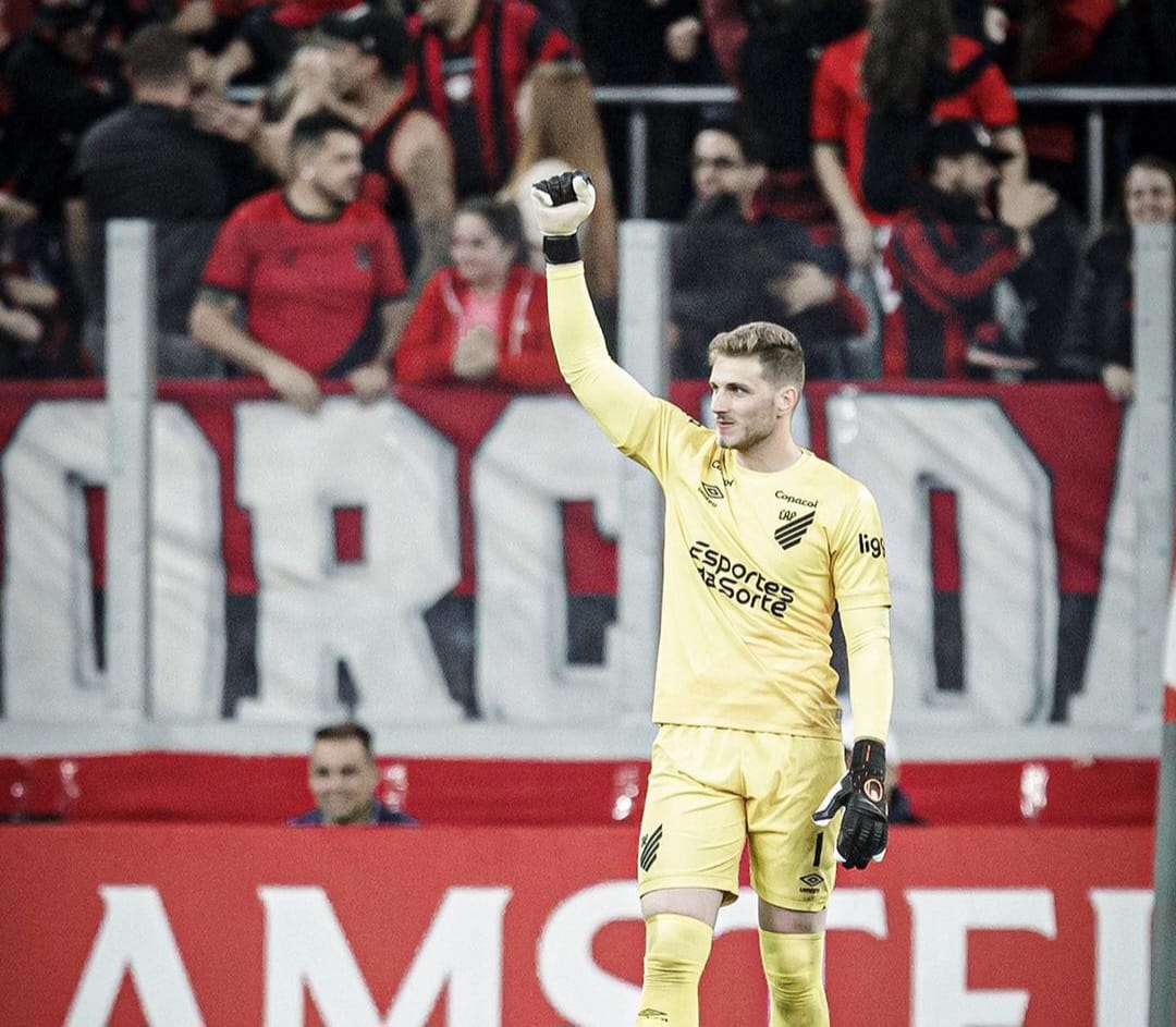 Goleiro Bento, do Athletico, é convocado para a Seleção Brasileira