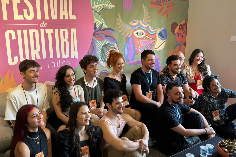 Pop ópera punk curitibana aborda saúde mental