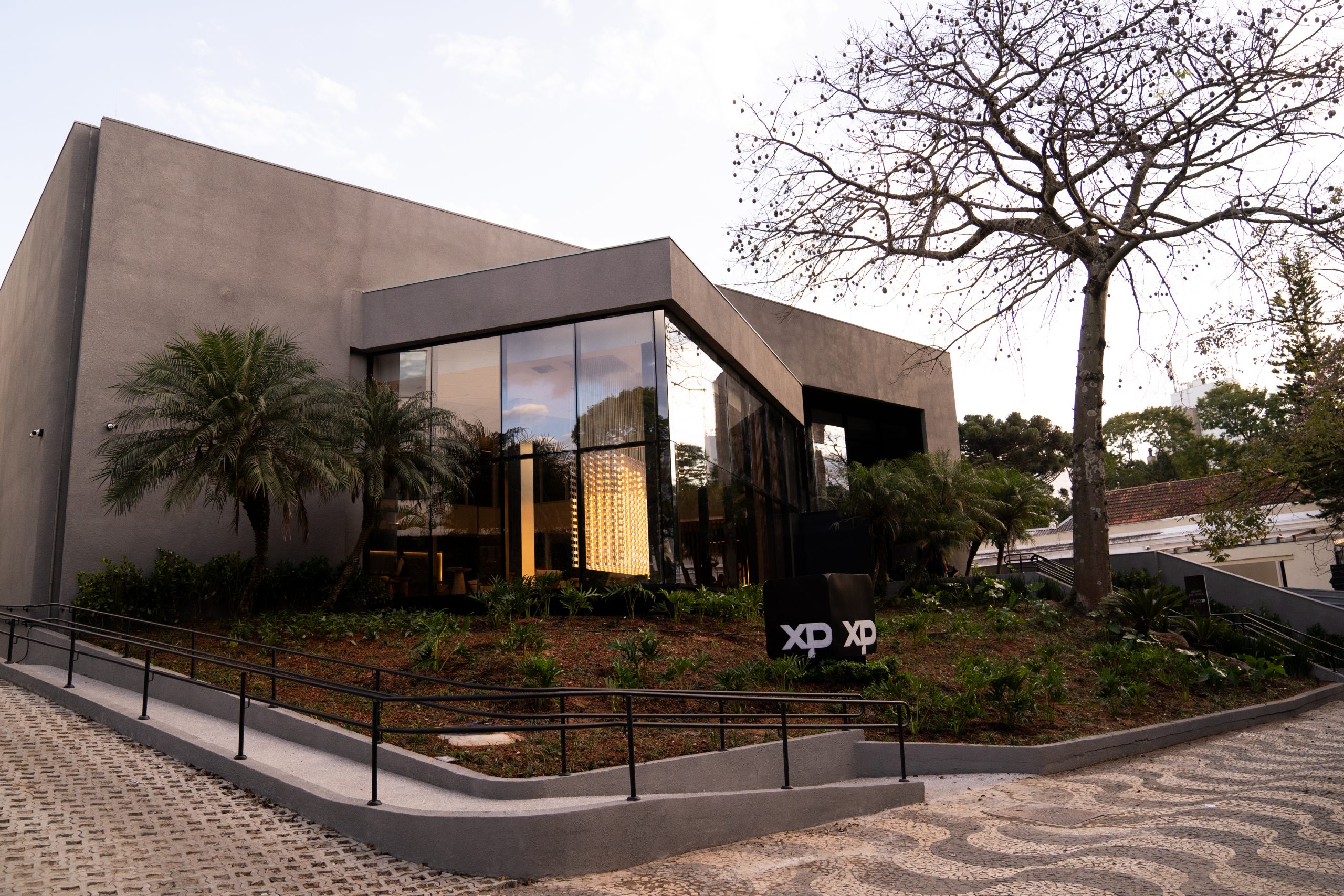 XP investimentos inaugura loja física em Curitiba