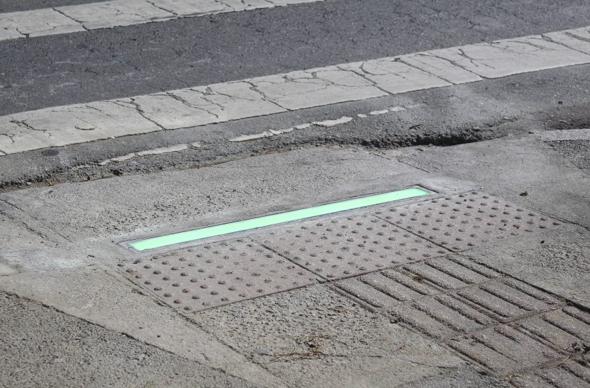 Curitiba: barras de LED alertam pedestres ao atravessar a rua