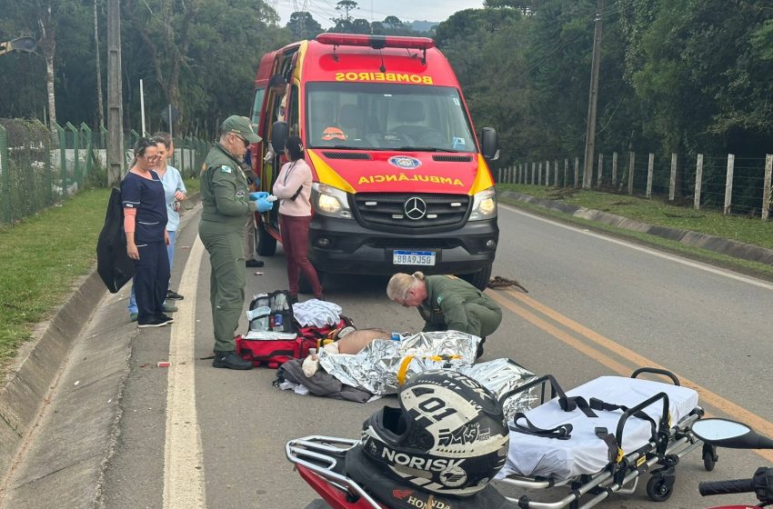 Acidente entre carro e moto deixa pessoa ferida em Araucária
