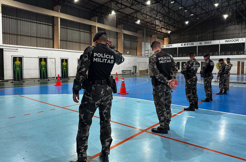 Policiais são treinados para utilizar armas não letais