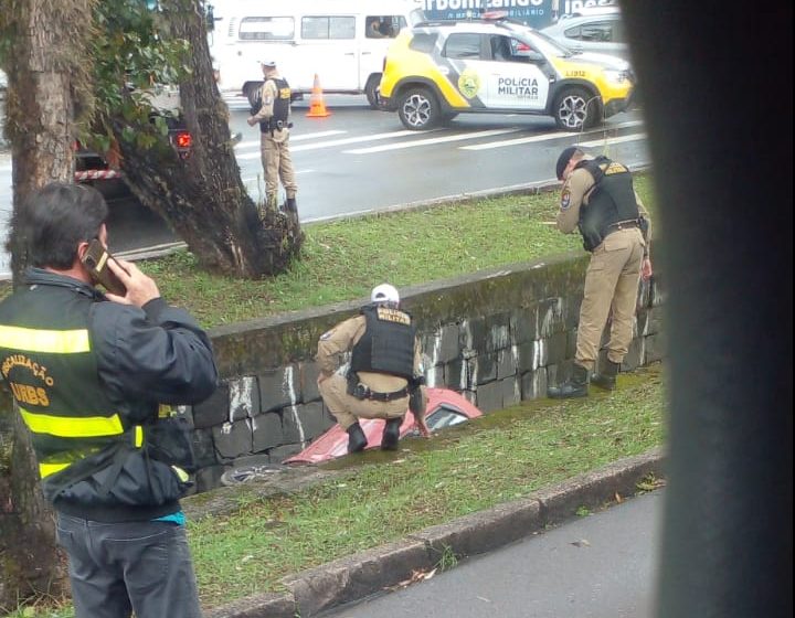 Motociclista fica gravemente ferido em acidente no Centro de Curitiba